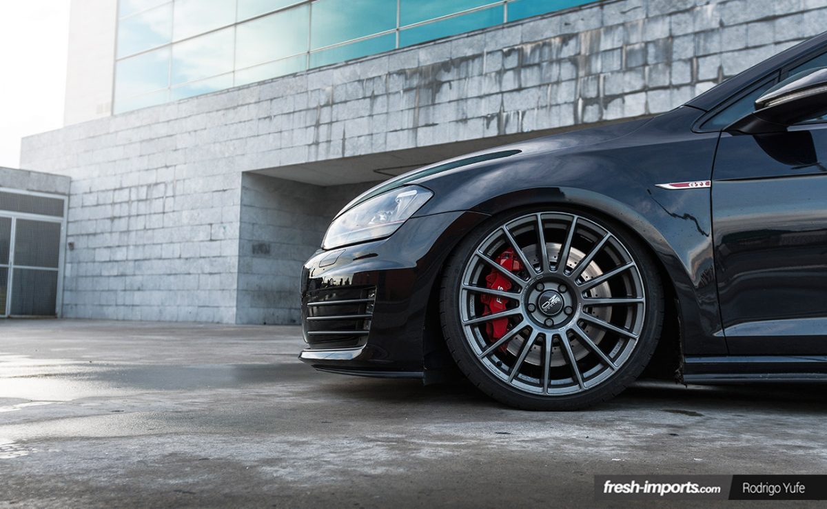 VW Golf GTI Mk7 Stance. Con aire en la suspensión también se puede ...