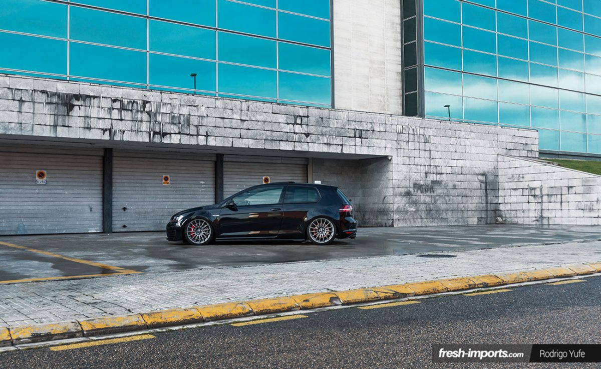 VW Golf GTI Mk7 Stance. Con aire en la suspensión también se puede ...