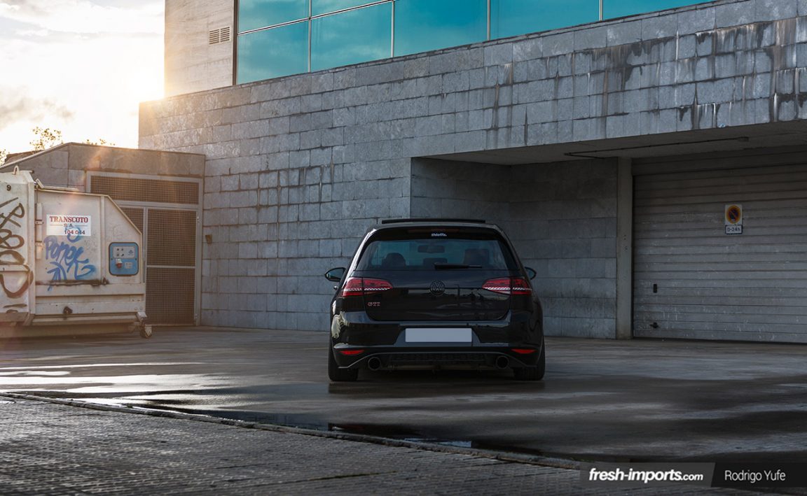 VW Golf GTI Mk7 Stance. Con aire en la suspensión también se puede ...