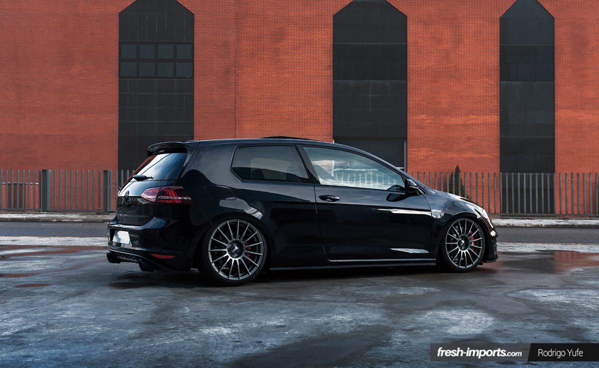 VW Golf GTI Mk7 Stance. Con aire en la suspensión también se puede ...